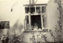 Mrs Lalita Shastri in the room where Prime Minister Lal Bahadur Shastri ...